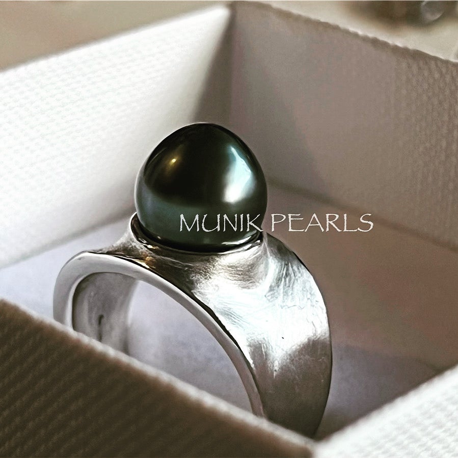 Cook Islands Black Pearl Wide Ring | Munik Pearls